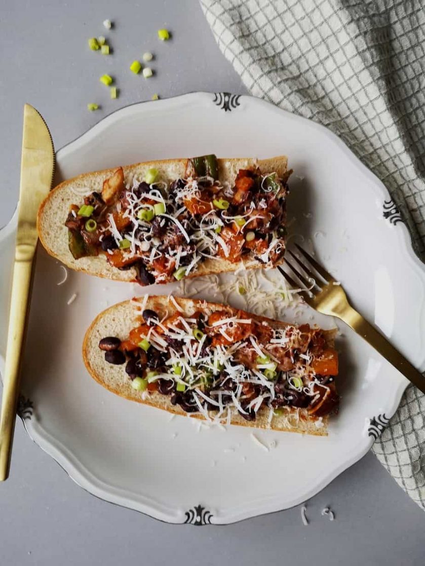 Gevuld stokbrood met restjes groente