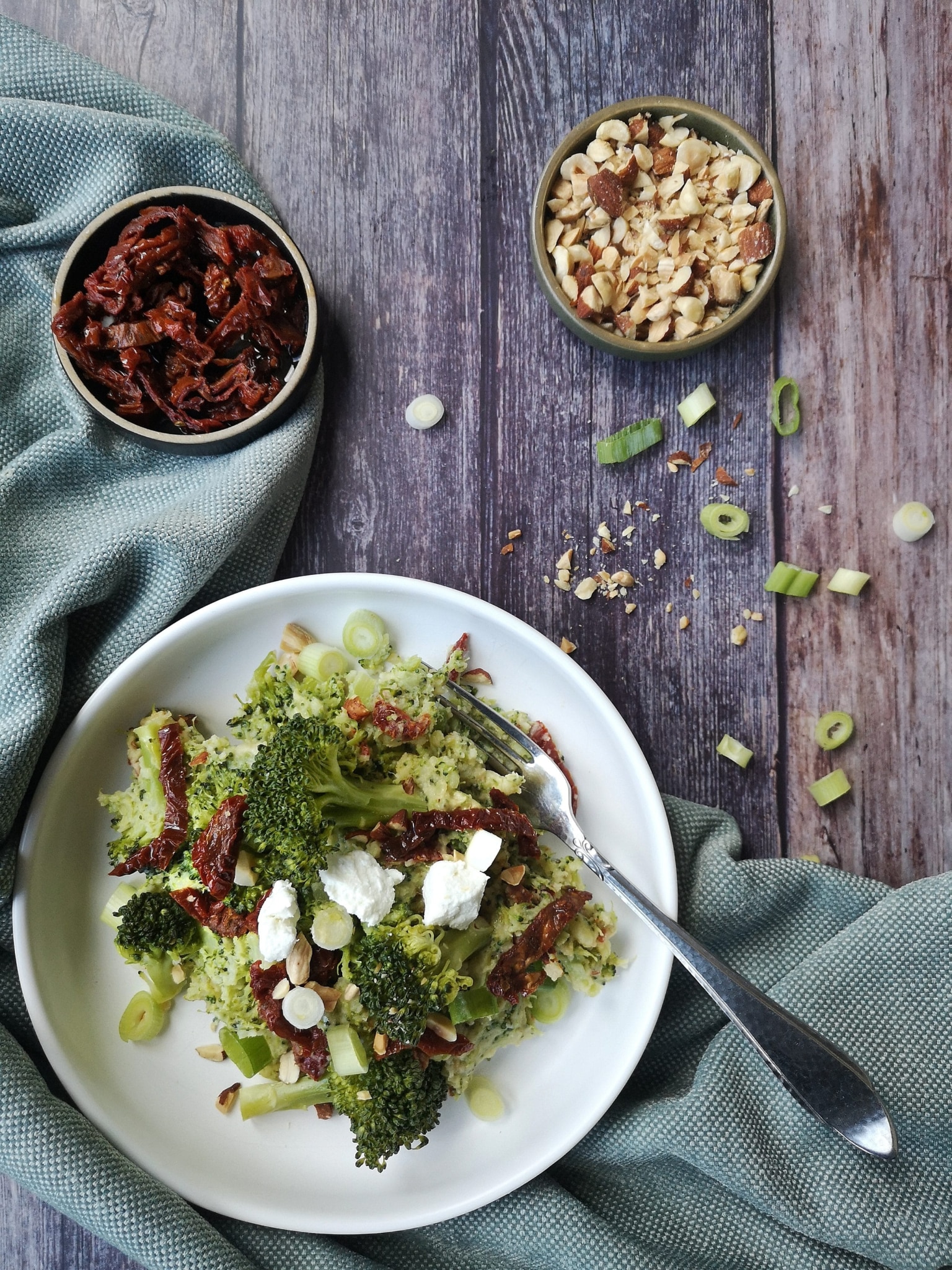 Broccoli stamppot met zongedroogde tomaat en geitenkaas