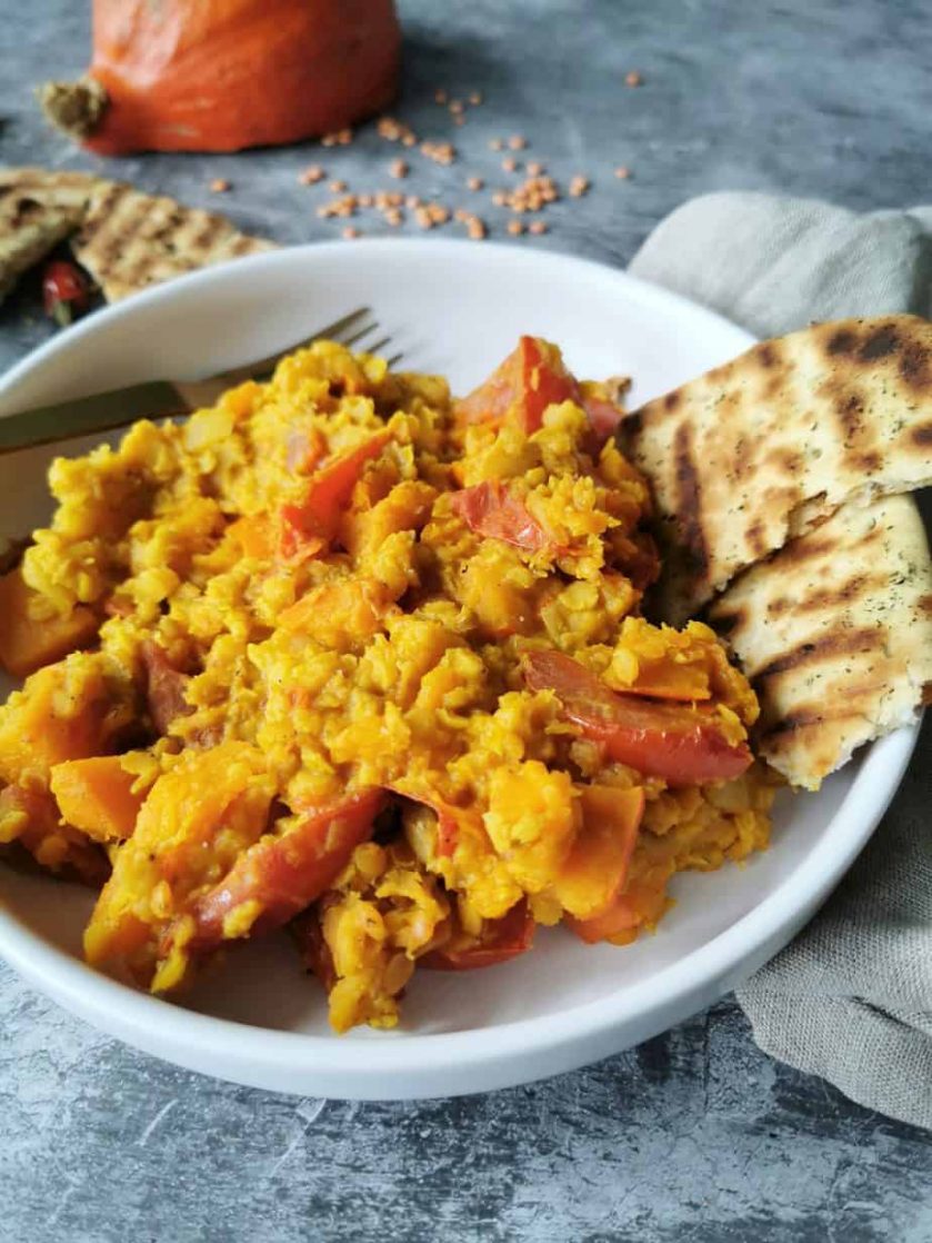 Vegetarische curry met pompoen en linzen