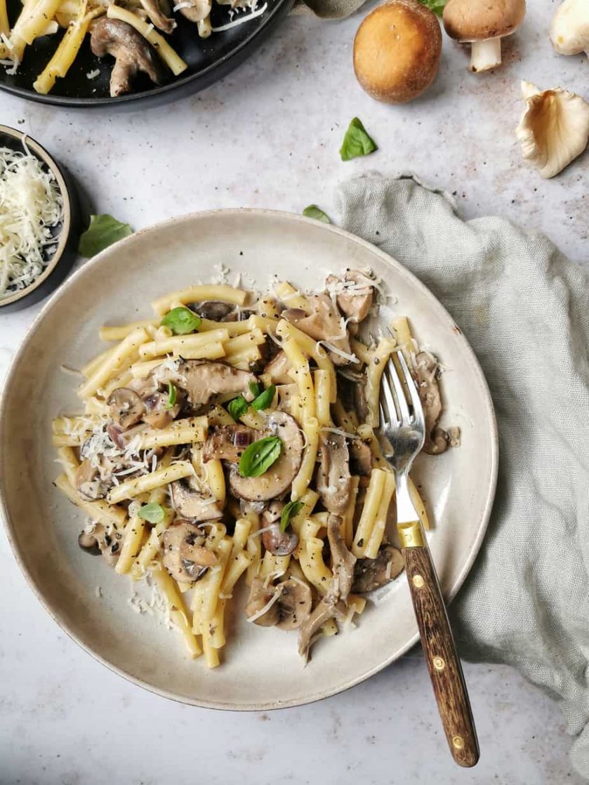 Vegetarische pasta met champignon-roomsaus