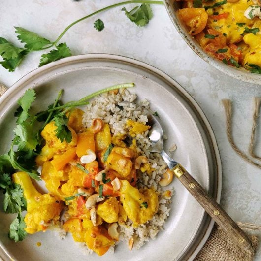 Vegan dal curry van gele linzen