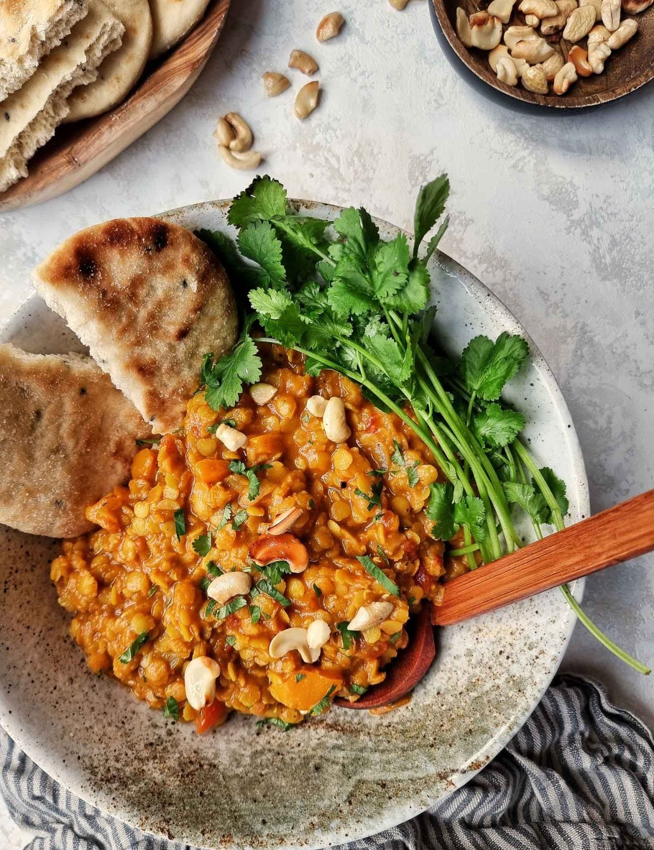 Vegan dal curry van gele linzen