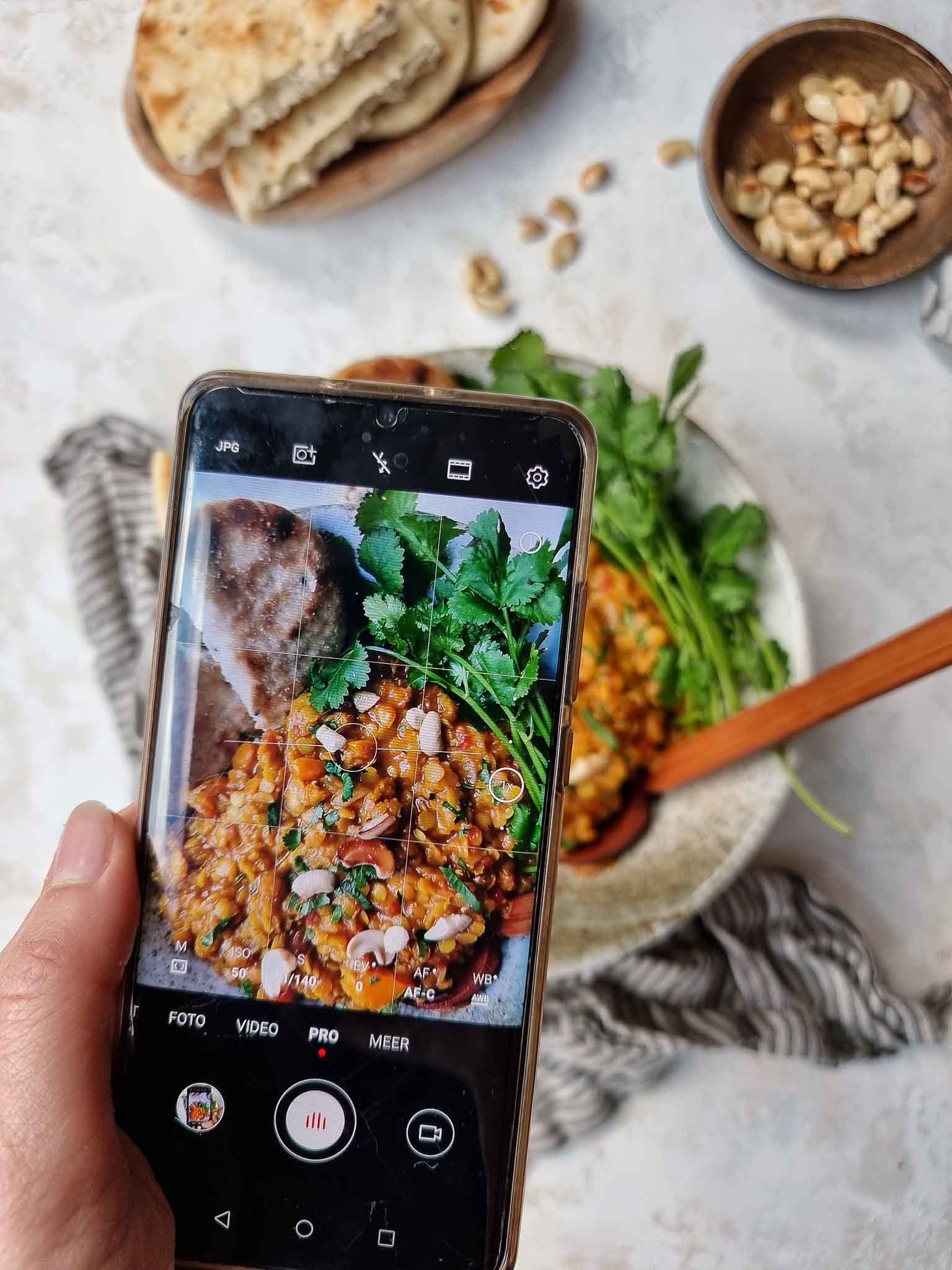 Vegan dal curry van gele linzen