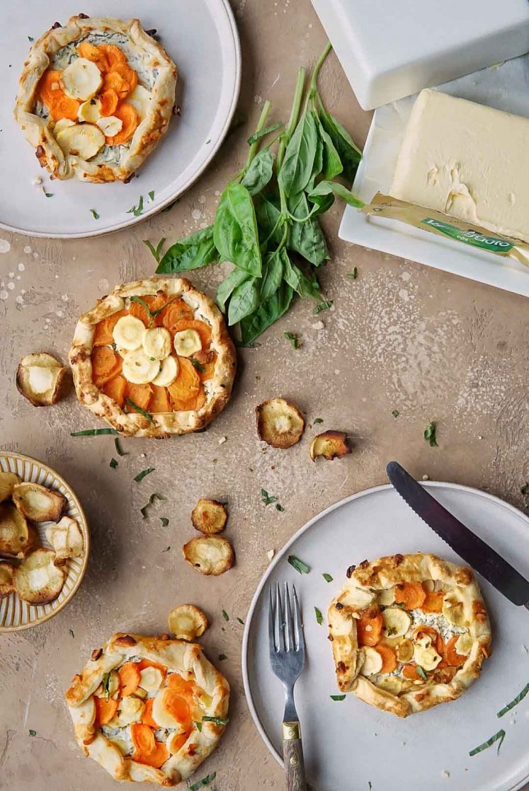 Vegetarische Mini galettes met pastinaak en wortel