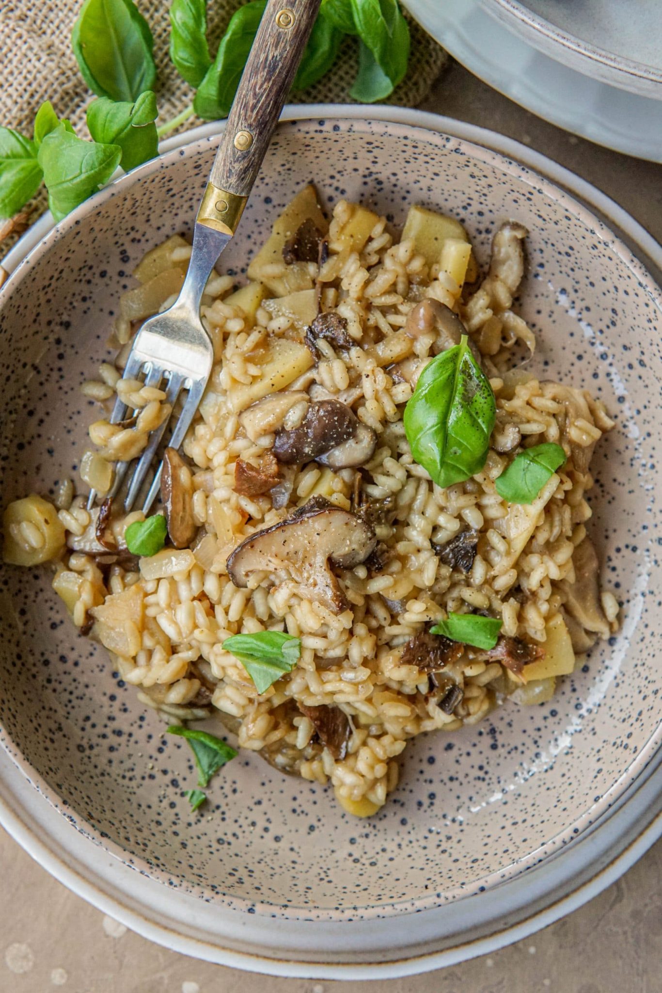 Vegan miso risotto met shitake en pastinaak