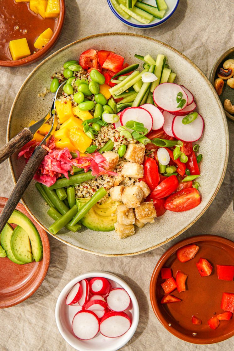 Kleurrijke quinoa salade met veel groente